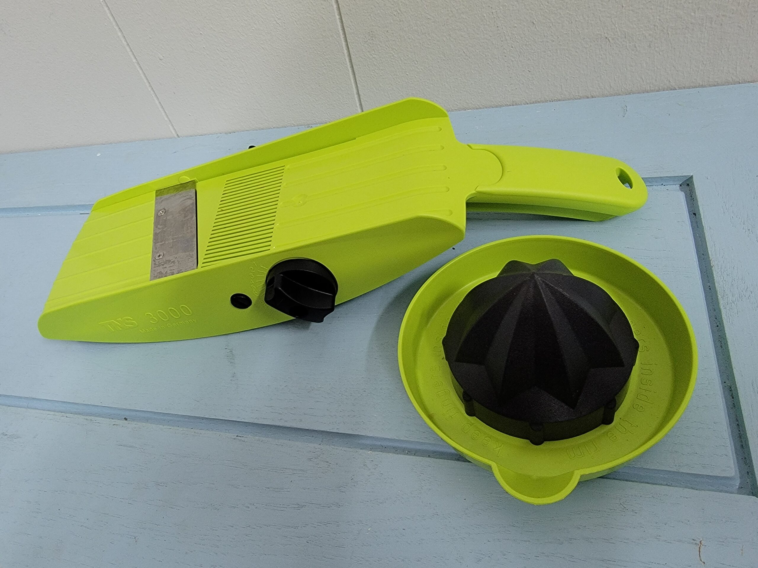 Global home Easy Hold Mandoline Slicer with Lemon Squeezer TNS 3000 All ...